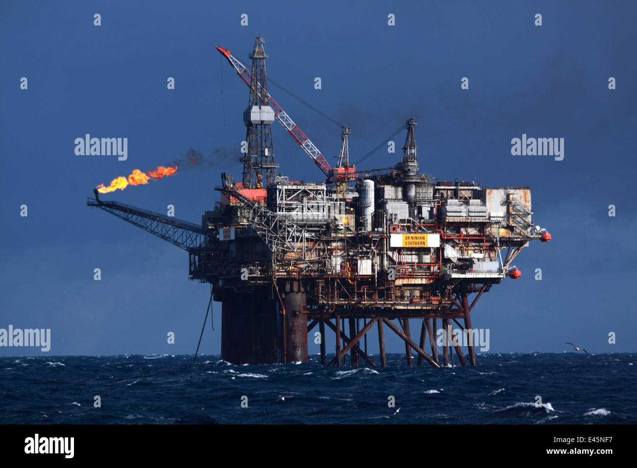 "Ninian Southern" production platform blowing off gas, 90 miles East of ...
