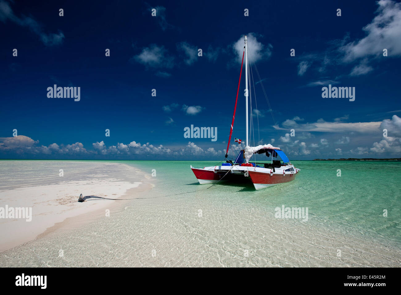 30ft Tiki catamaran "Abaco" anchored by sand bank in the Exumas ...