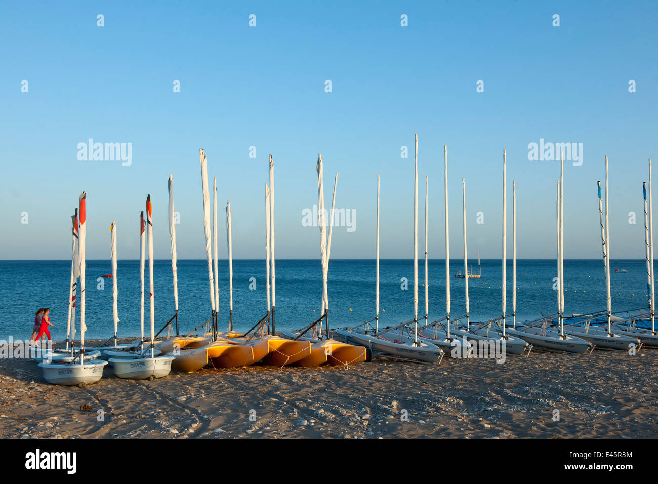 Griechenland, Rhodos, Afandou, Strand mit Booten Stock Photo - Alamy