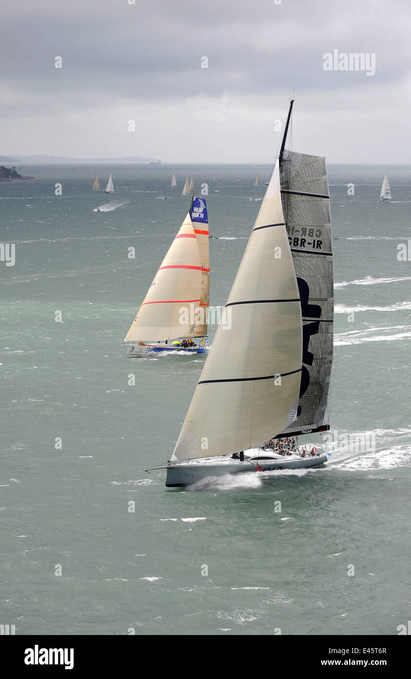 Open 70s "Leopard" and "Telefonica" starting from Cowes during the ...