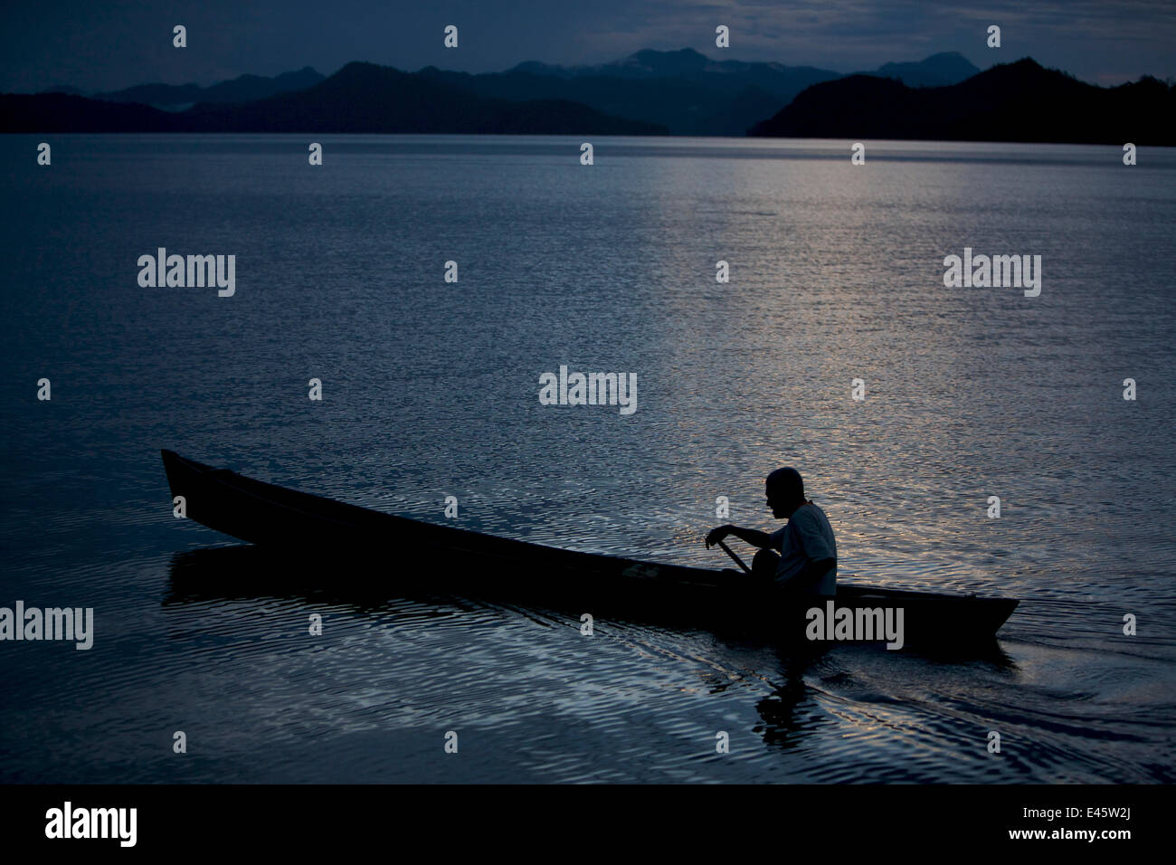 Papua new guinea east coast kayak hi-res stock photography and images ...