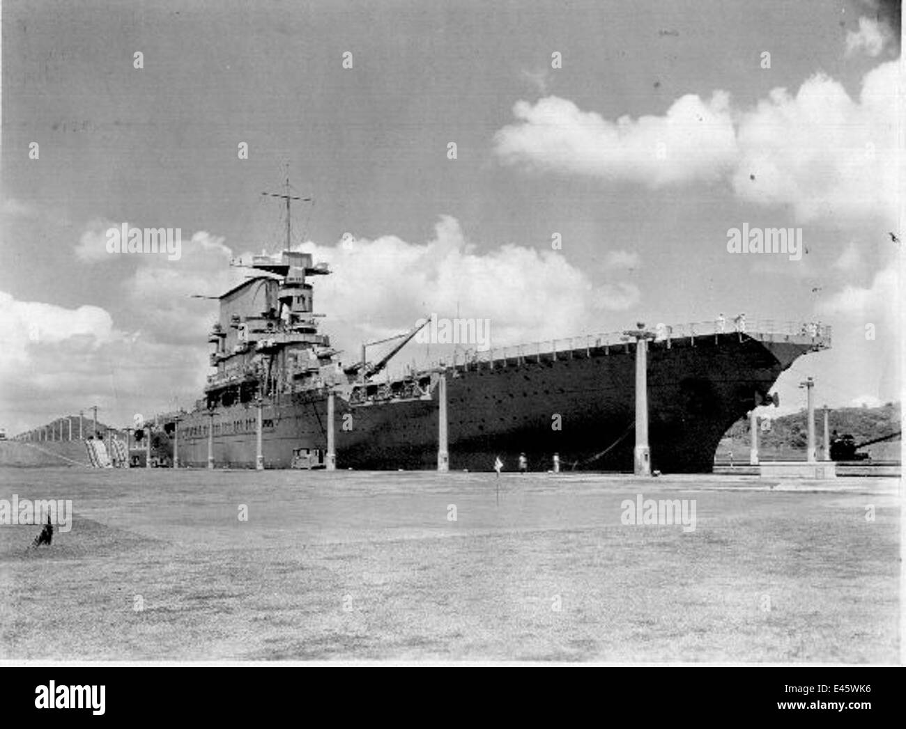 A photograph of the USS Saratoga (CV-3) aircraft carrier passing ...