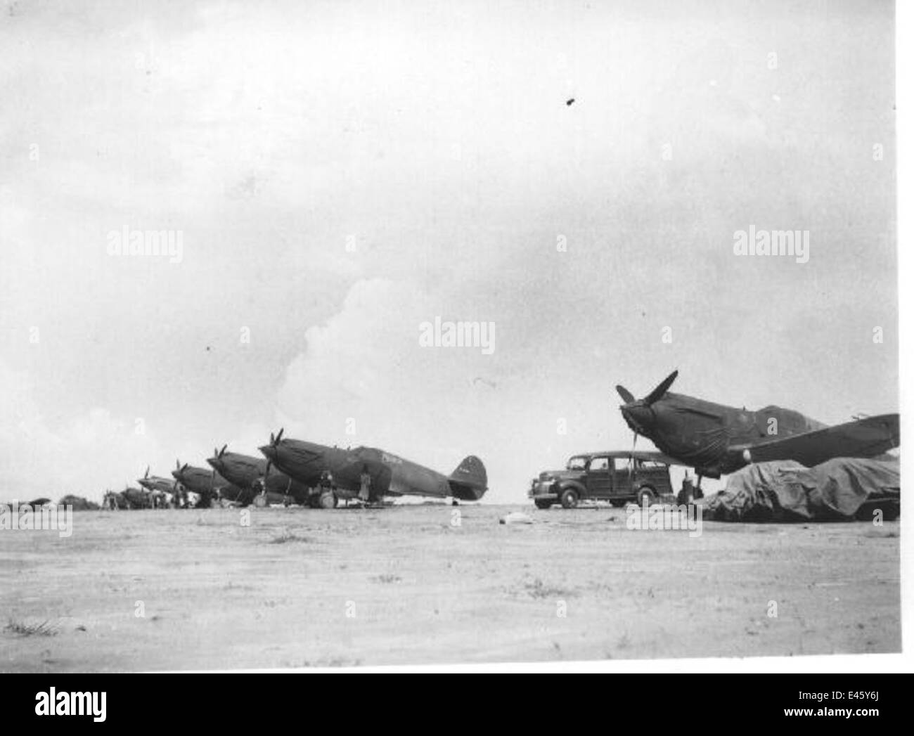 The Curtiss P-40 Tomahawk, flown by the American Volunteer Group (AVG ...
