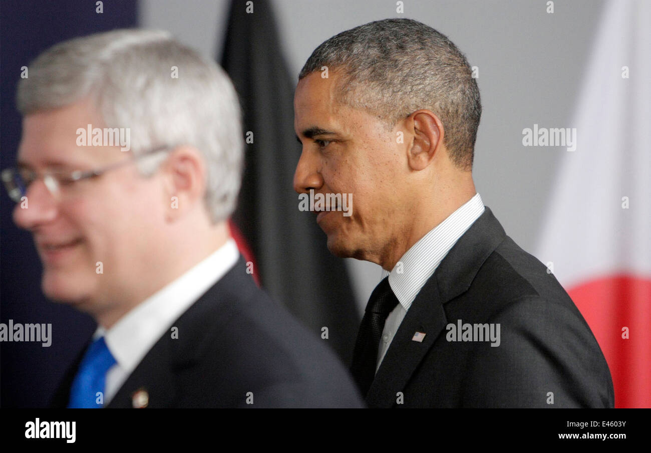 US PRESIDENT, BARACK OBAMA (R) AT G7 SUMMIT Family Photo BRUSSELS 2014 ...