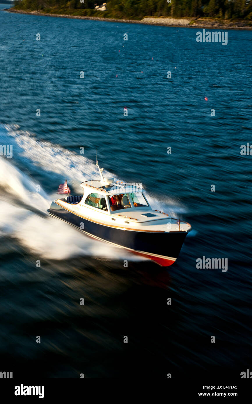 Speedboat speed boat vertical hi-res stock photography and images - Alamy