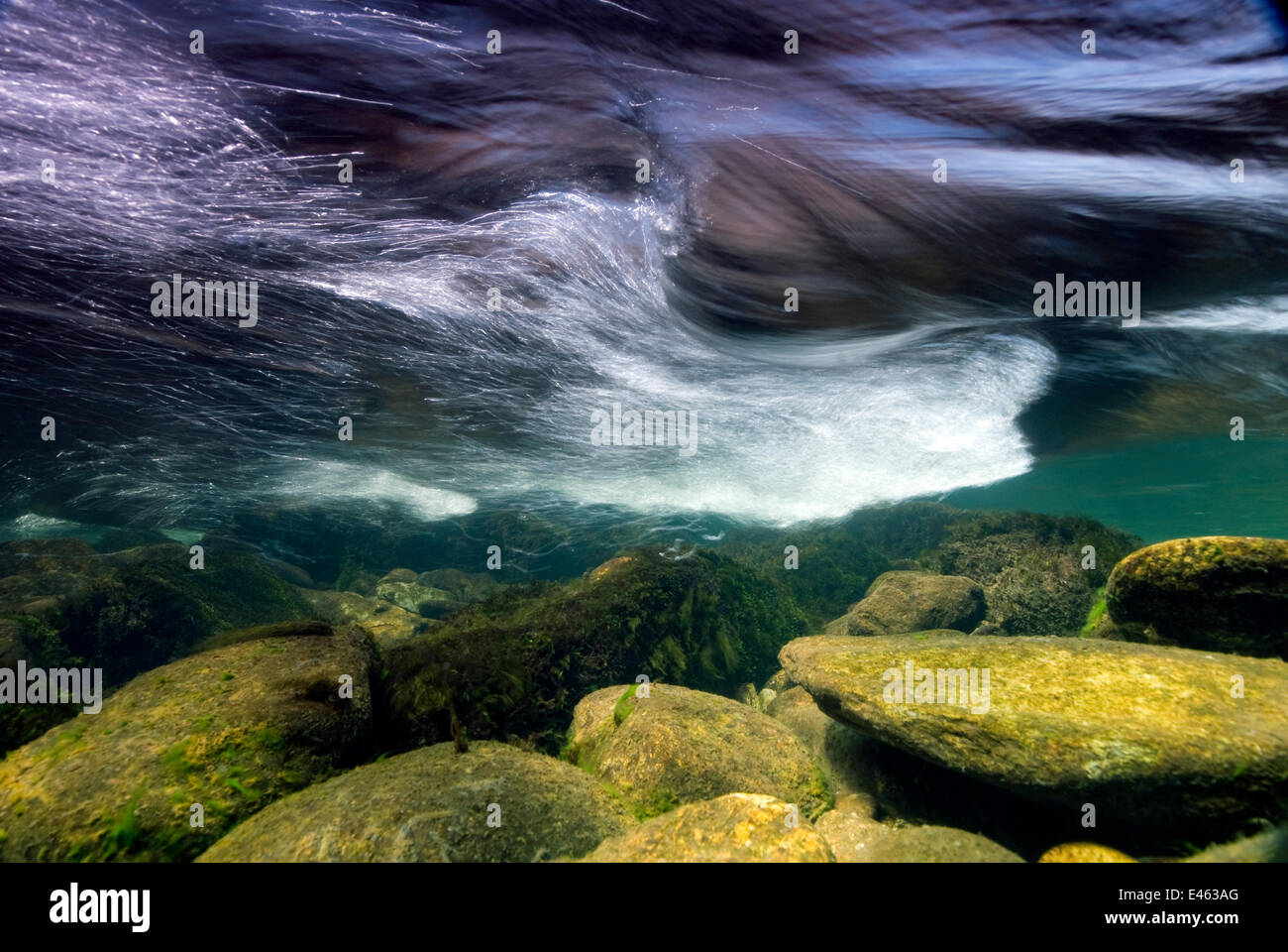 Underwater river uk hi-res stock photography and images - Alamy