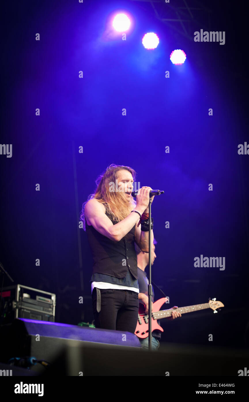 The Fifty four plates on stage at The Bearded Theory festival Stock ...