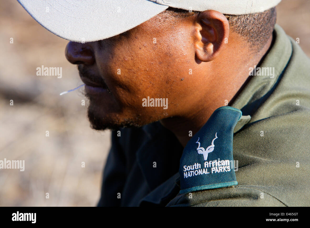 African park ranger hi-res stock photography and images - Alamy
