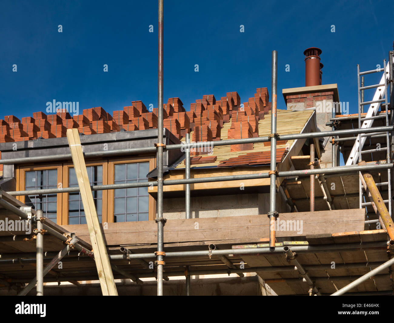 Laying roof tiles hi-res stock photography and images - Alamy