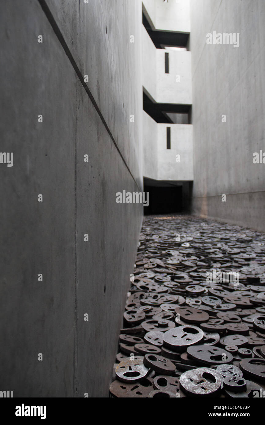 Attraktion fallen hi-res stock photography and images - Alamy