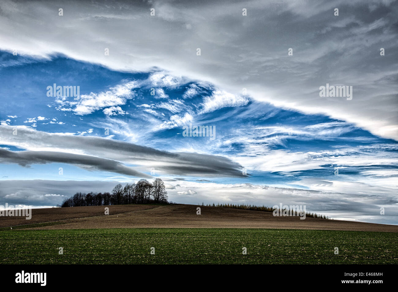 Storm field incoming hi-res stock photography and images - Alamy