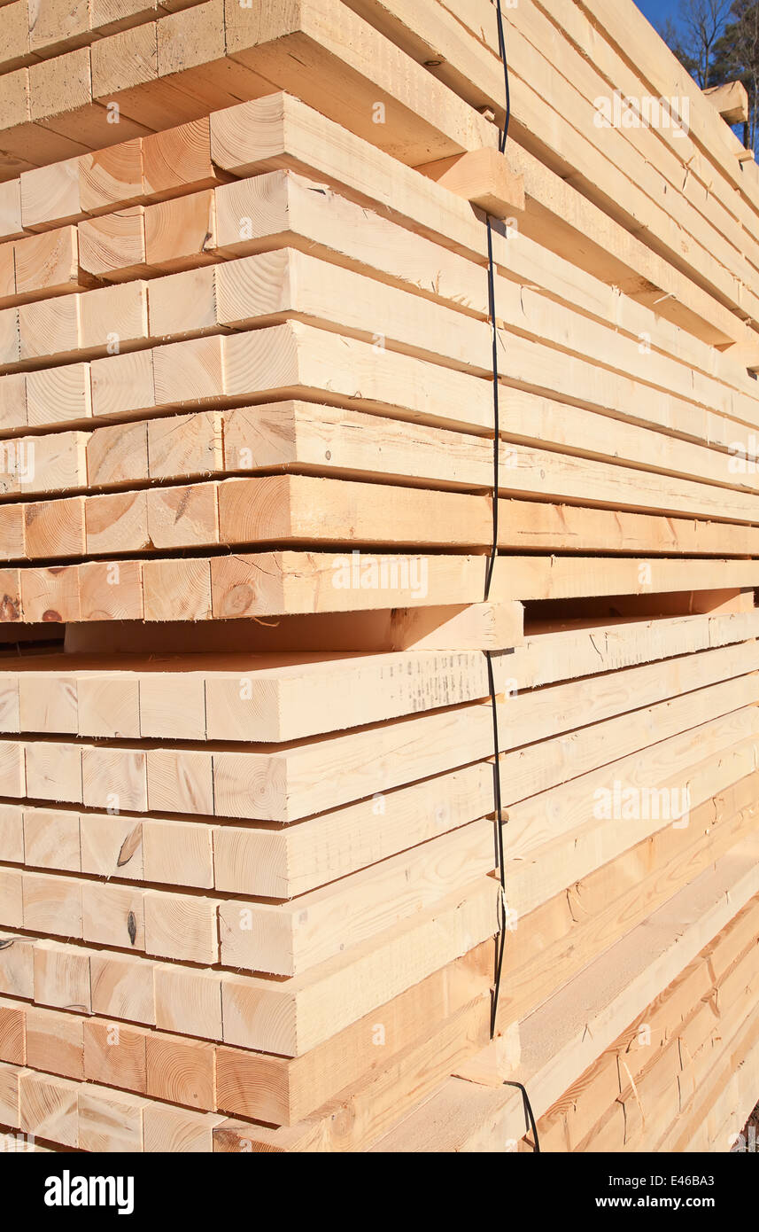 Stack of new wooden studs at the lumber yard Stock Photo - Alamy