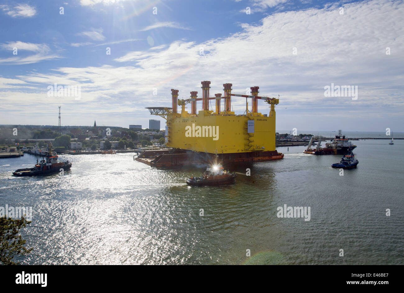 Island Platform And Through Platform High Resolution Stock Photography ...
