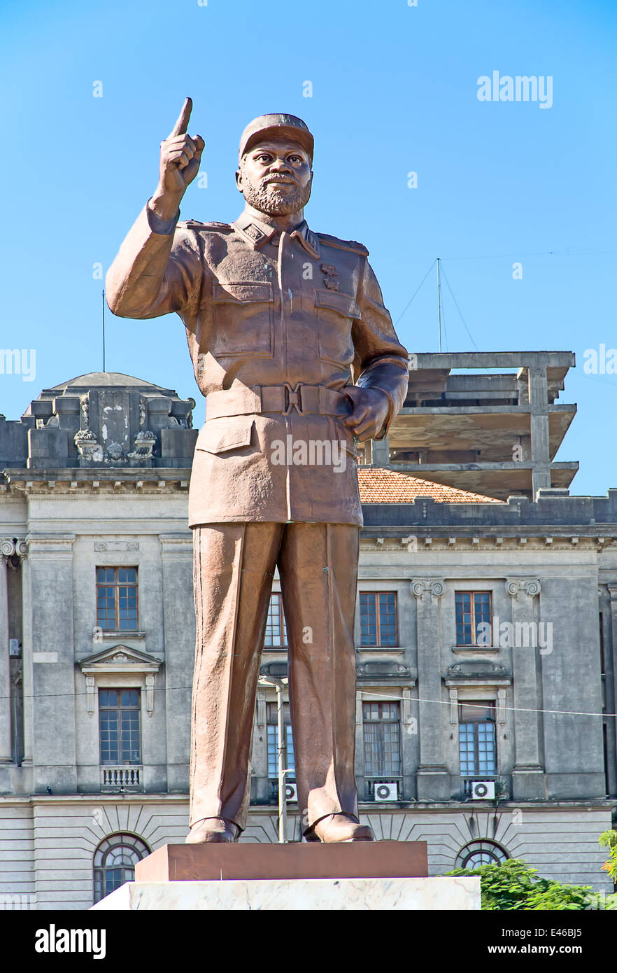 Eiffel tower statue mask hi-res stock photography and images - Alamy