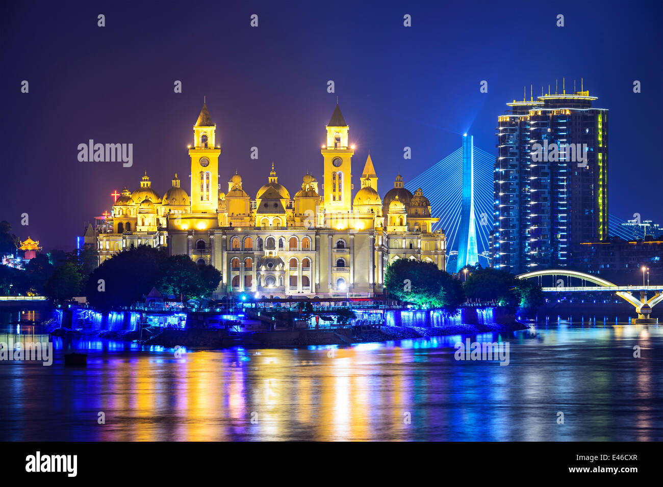 Fuzhou, Fujian, China cityscape on the Ming River Stock Photo - Alamy