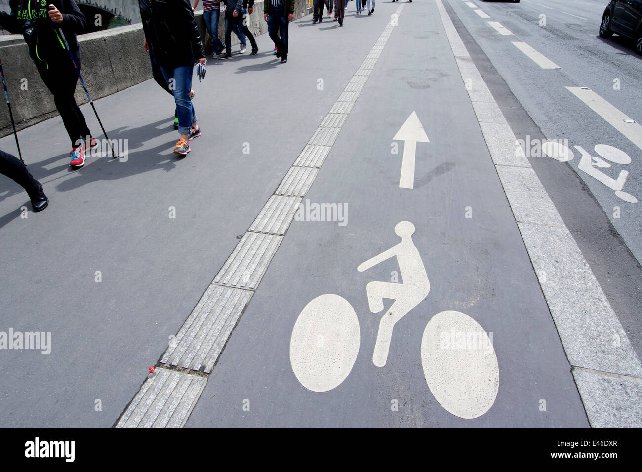 Cycle path, Paris, France Stock Photo - Alamy