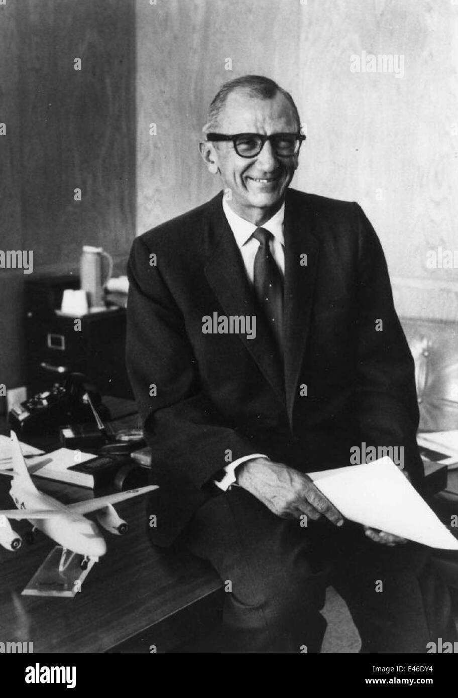 Aircraft in flight featured Black and White Stock Photos & Images - Alamy