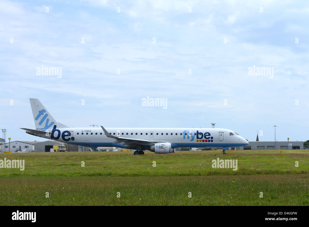 Flybe embraer 195 hi-res stock photography and images - Alamy
