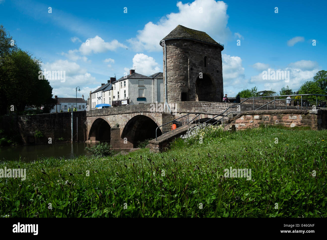 The Monnow Bridge, Monmouth, Wales UK - the only medieval bridge in the ...