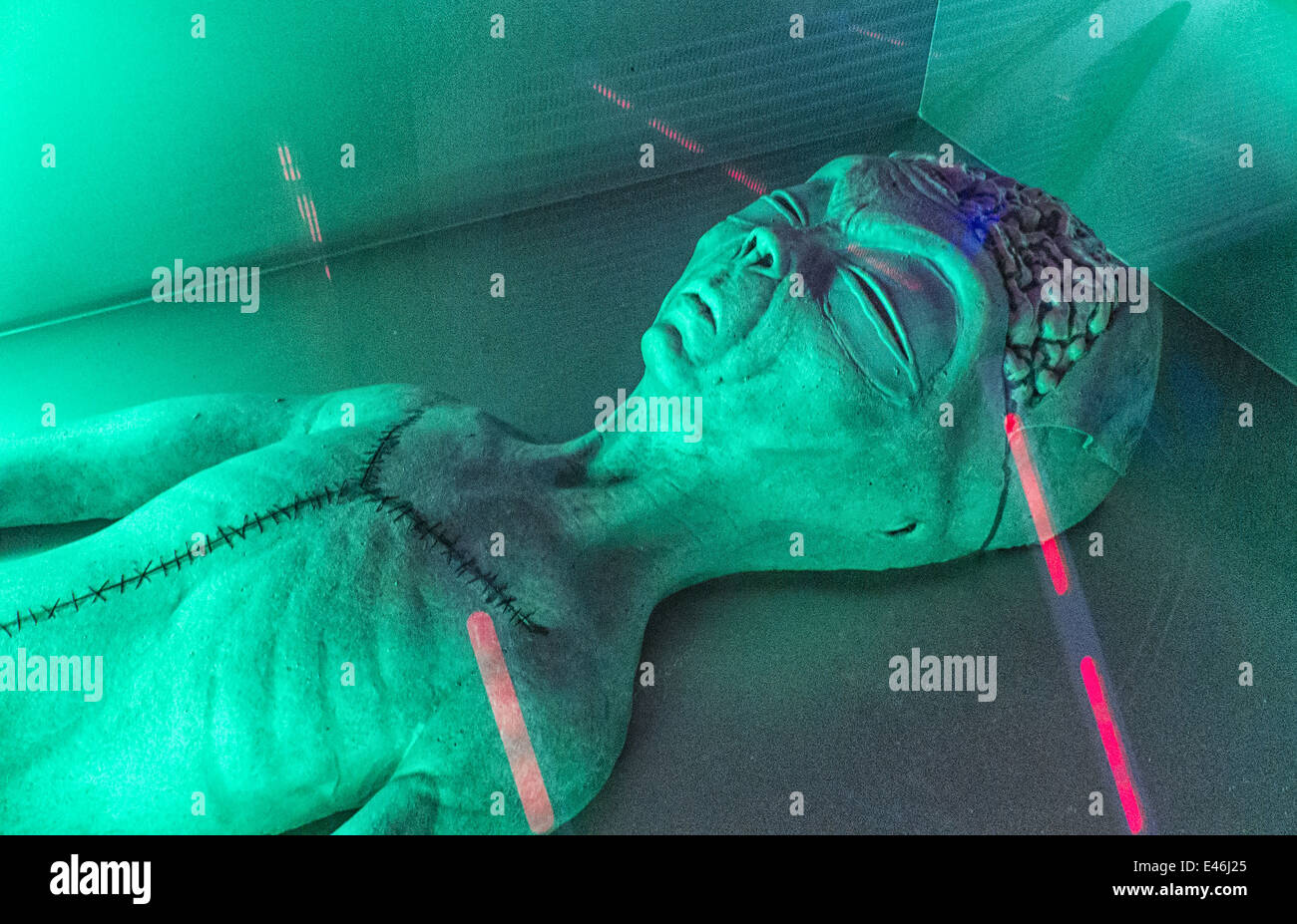Alien autopsy hi-res stock photography and images - Alamy