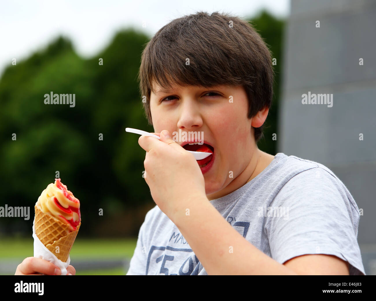 Boy eating ice cream Stock Photo - Alamy