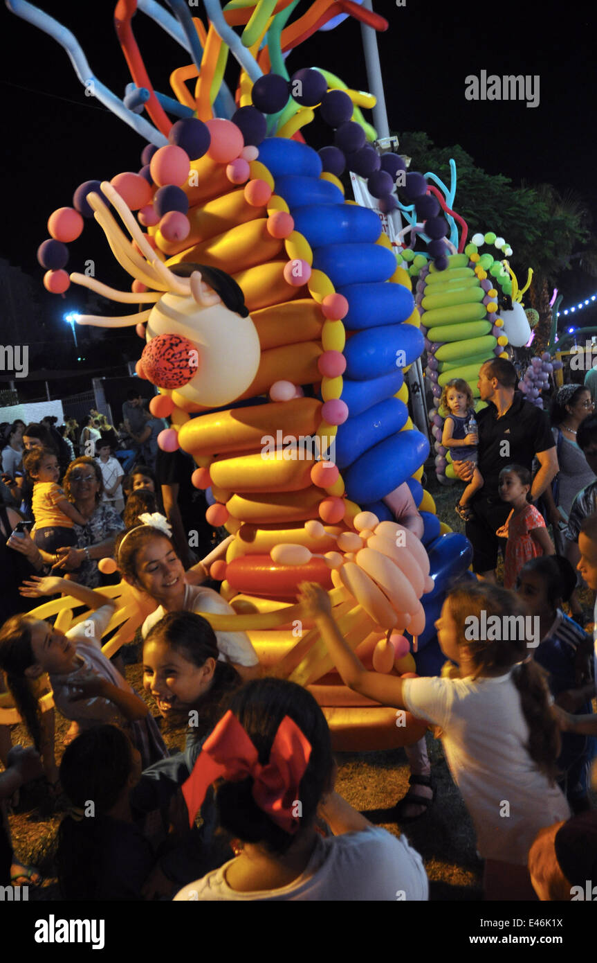 Rechovot, Israel. 3rd July, 2014. The performers of street art during ...
