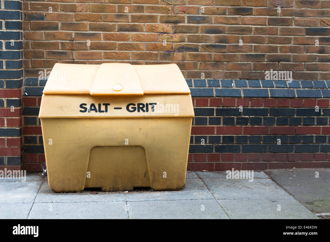 Grit salt container hi-res stock photography and images - Alamy