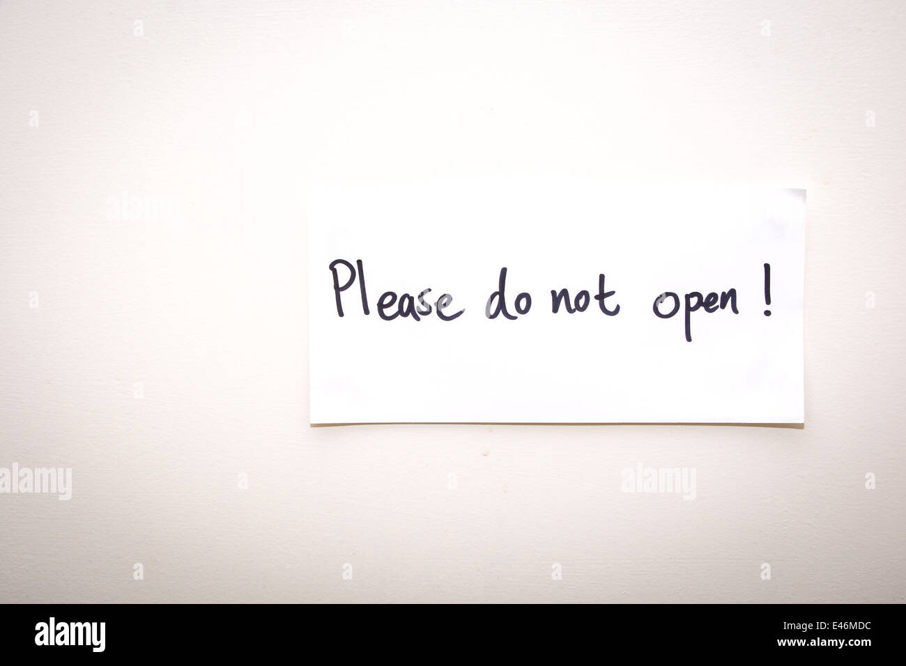 the white warning sign says that Please do not open Stock Photo - Alamy