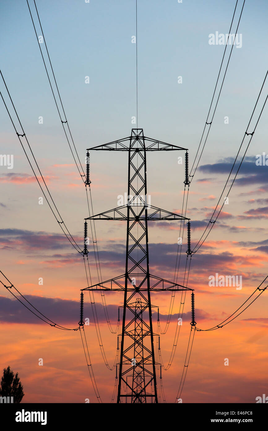 English mains electricity pylon national hi-res stock photography and ...