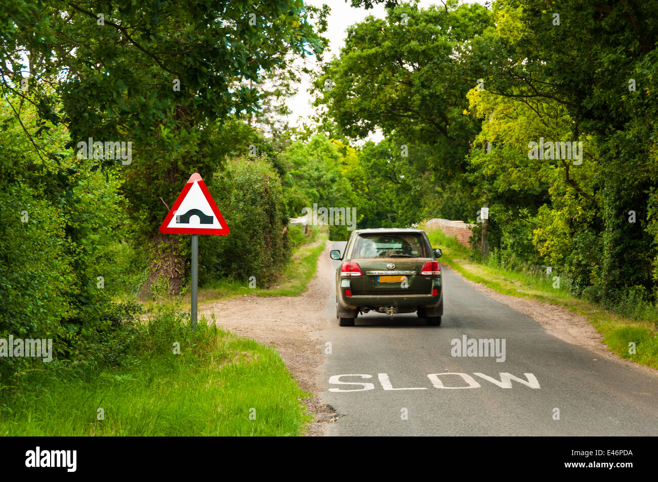 Hump bridge uk road sign hi-res stock photography and images - Alamy