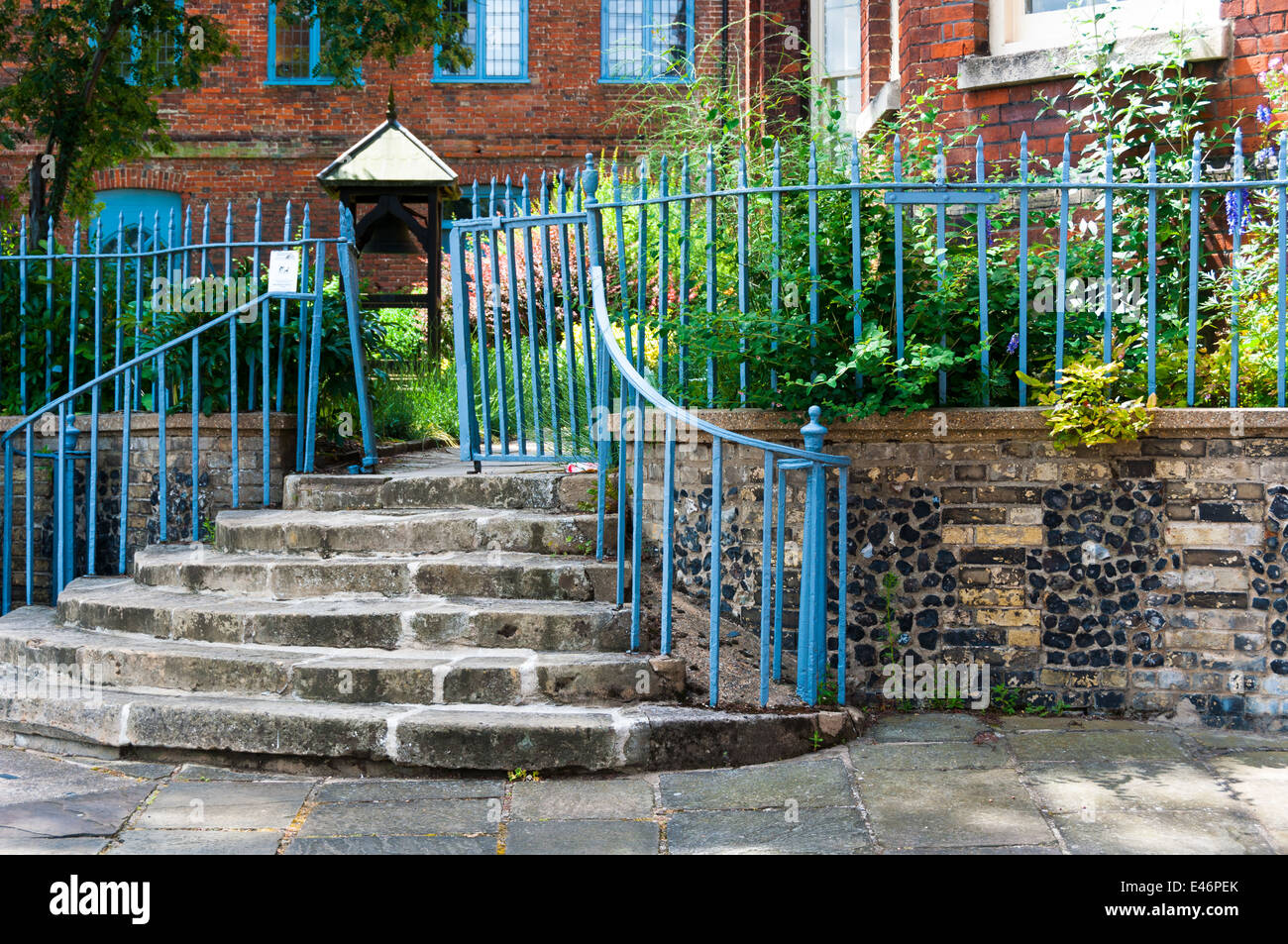 Stone steps retaining wall hi-res stock photography and images - Alamy