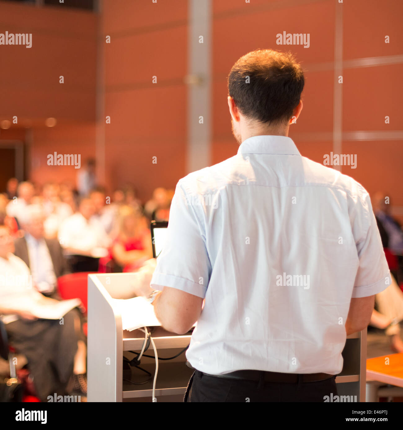 Man lecturer lecturing hi-res stock photography and images - Alamy