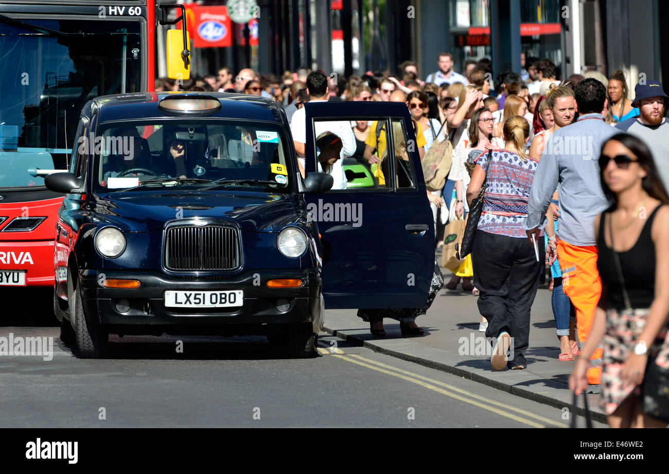 Crowded crowds hi-res stock photography and images - Alamy