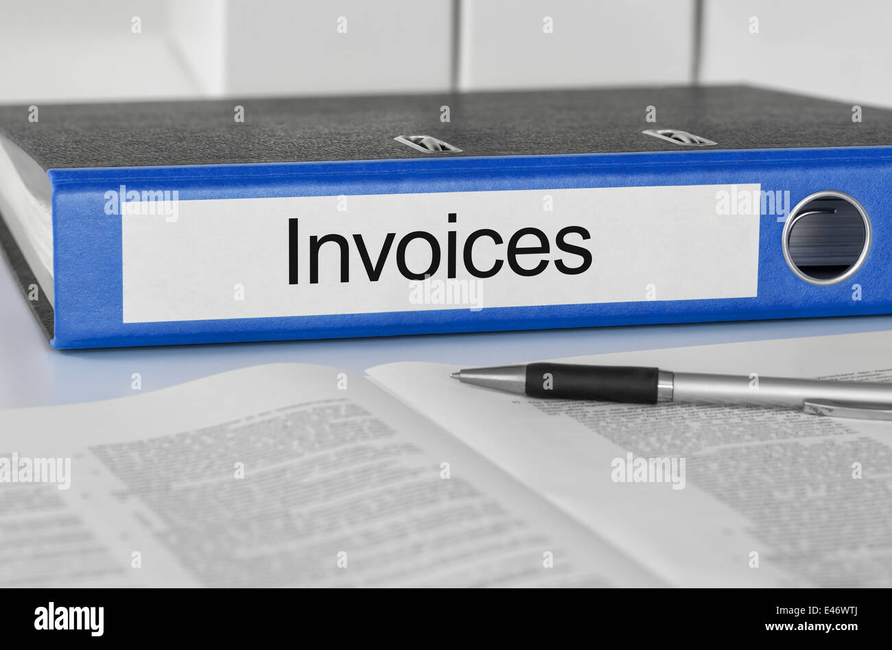 Folder with the label Invoices Stock Photo - Alamy