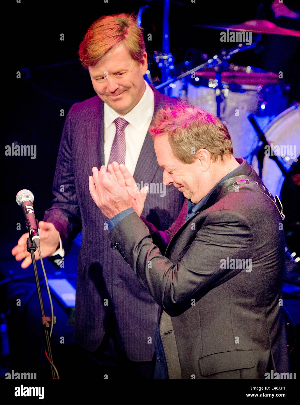 King Willem-Alexander of The Netherlands meets dutch singer The Lau on ...