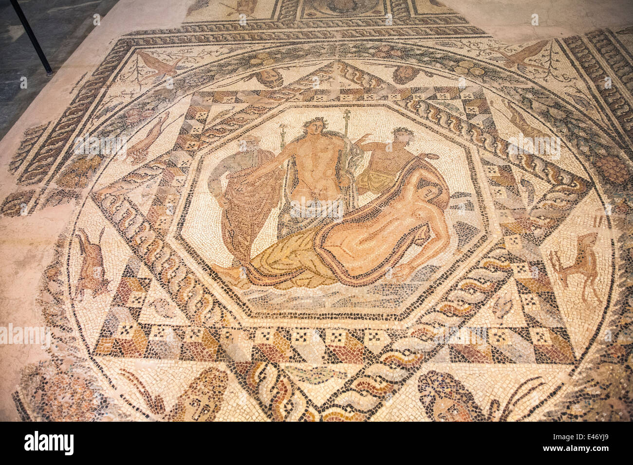 Crete mosaic hi-res stock photography and images - Alamy