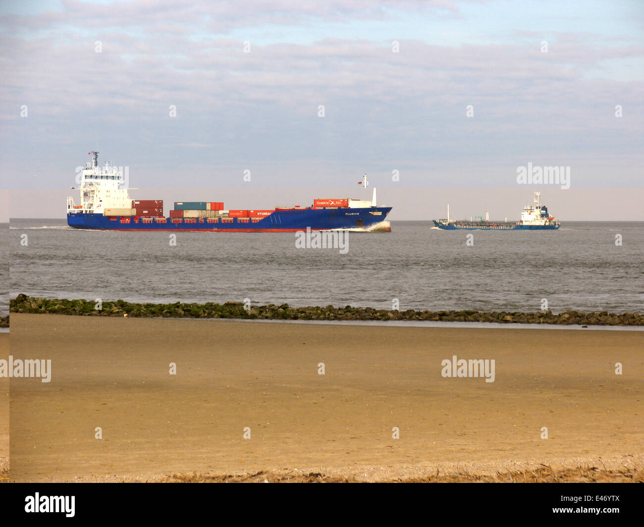 Cuxhaven schiffe hi-res stock photography and images - Alamy