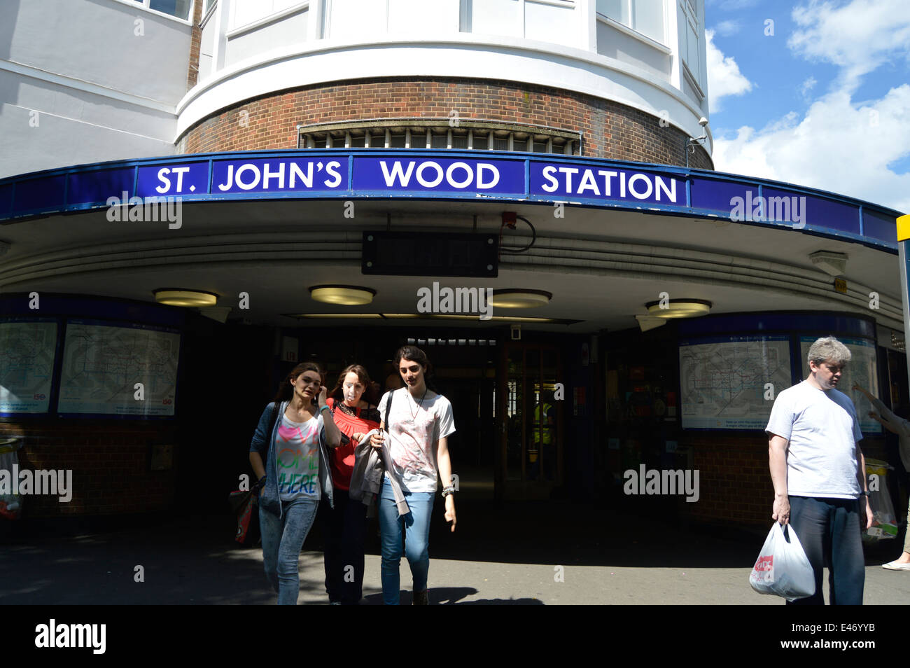 St john's wood station london hi-res stock photography and images - Alamy