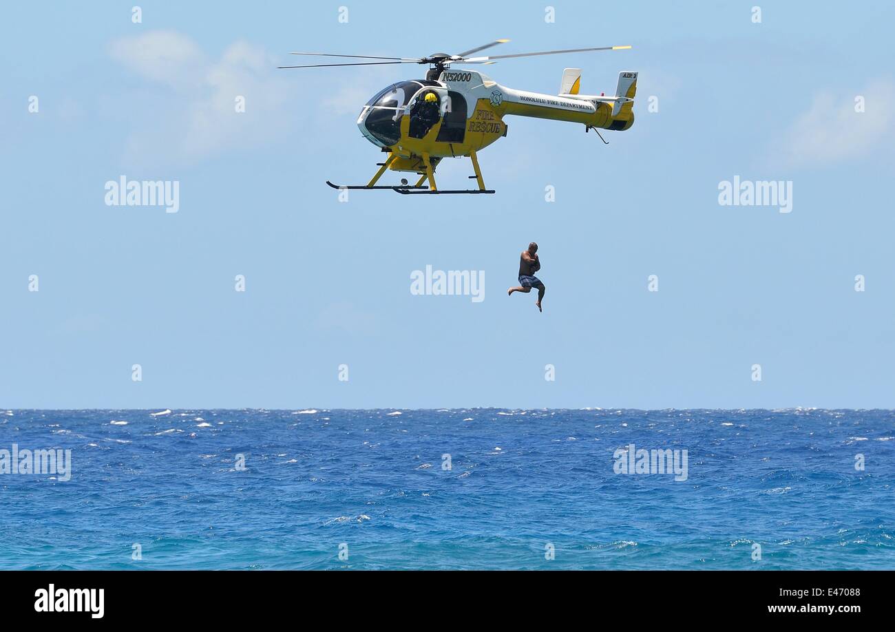 A lifeguard jumps out of a helicopter near Kailua (Oahu) during an ...