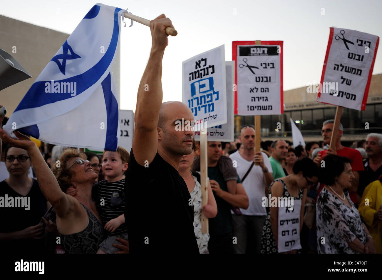 Israeli left wing peace activists hi-res stock photography and images ...
