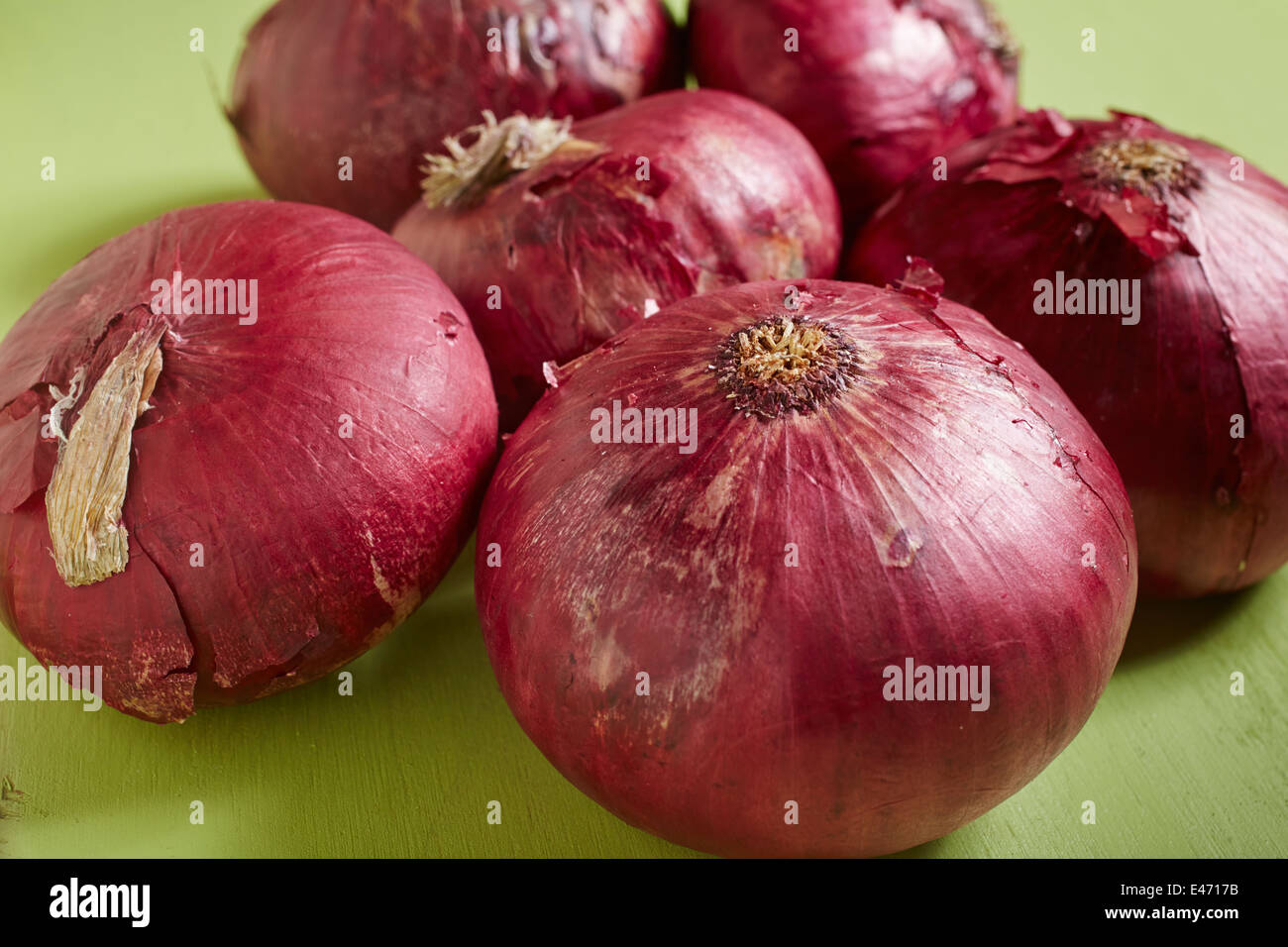 whole raw red onion Stock Photo - Alamy