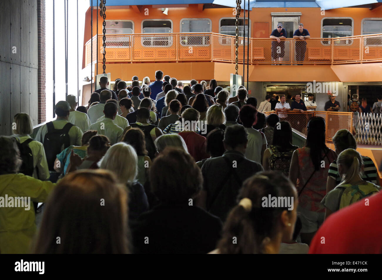 New york crowd not busy hi-res stock photography and images - Alamy