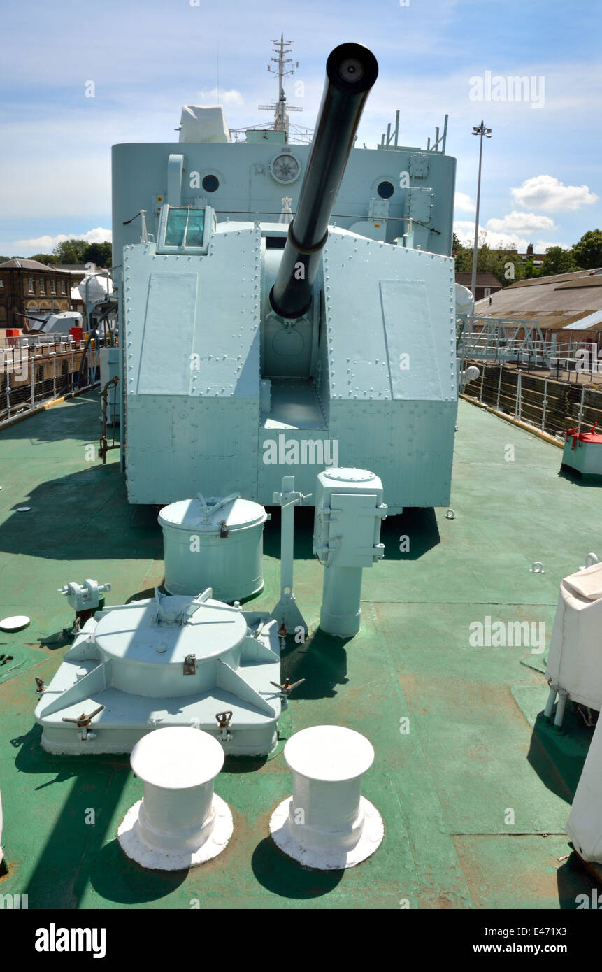 4 5 naval gun hi-res stock photography and images - Alamy