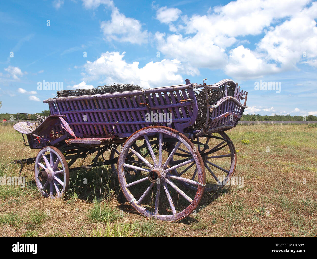 Old wooden coach hi-res stock photography and images - Alamy