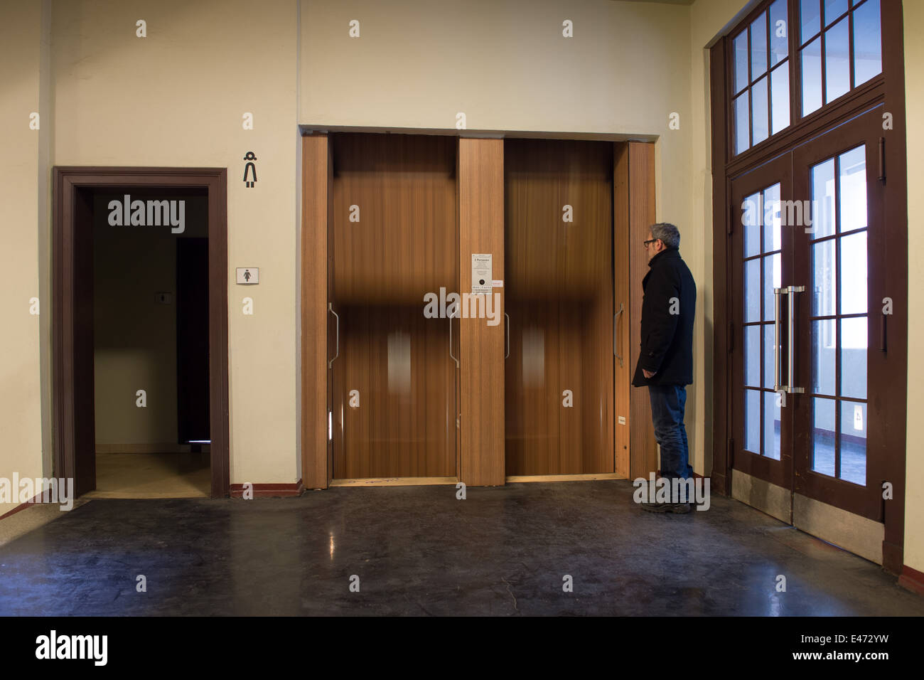 Paternoster lift hi-res stock photography and images - Alamy