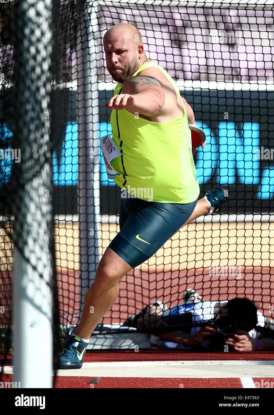 Mens discus hi-res stock photography and images - Alamy
