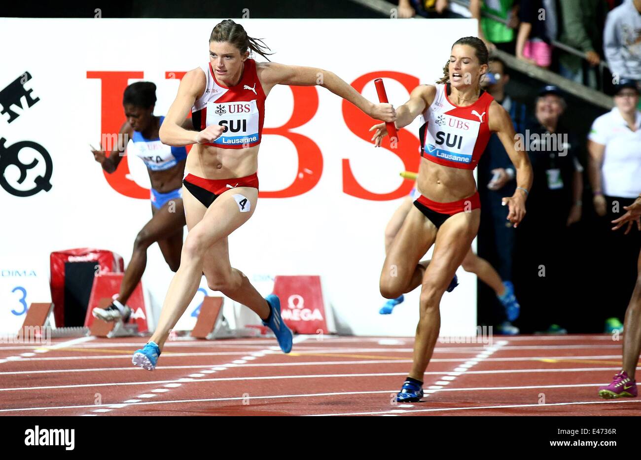 Women 4x100m relay hi-res stock photography and images - Alamy