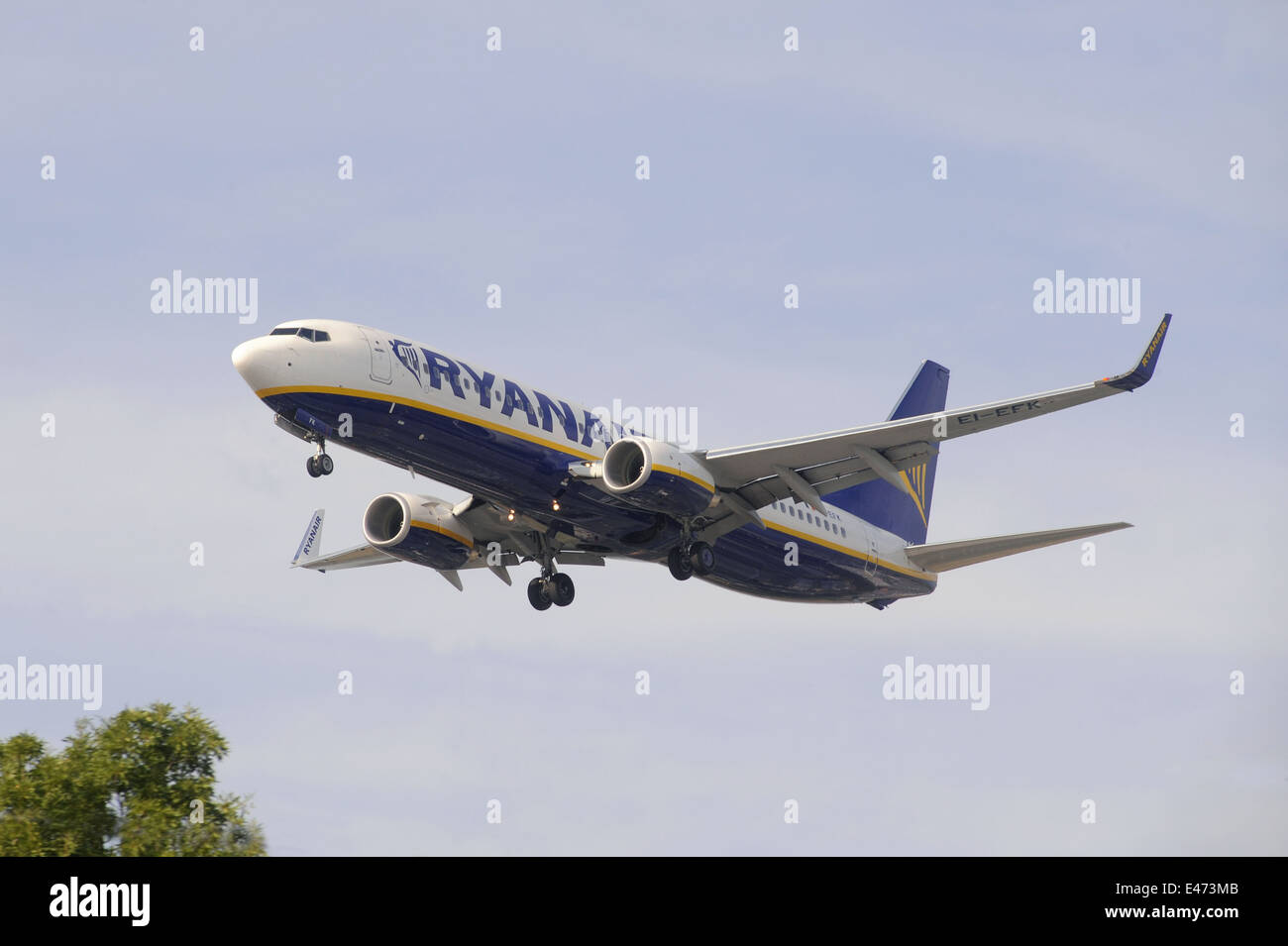 Boeing 737 airliner hi-res stock photography and images - Alamy