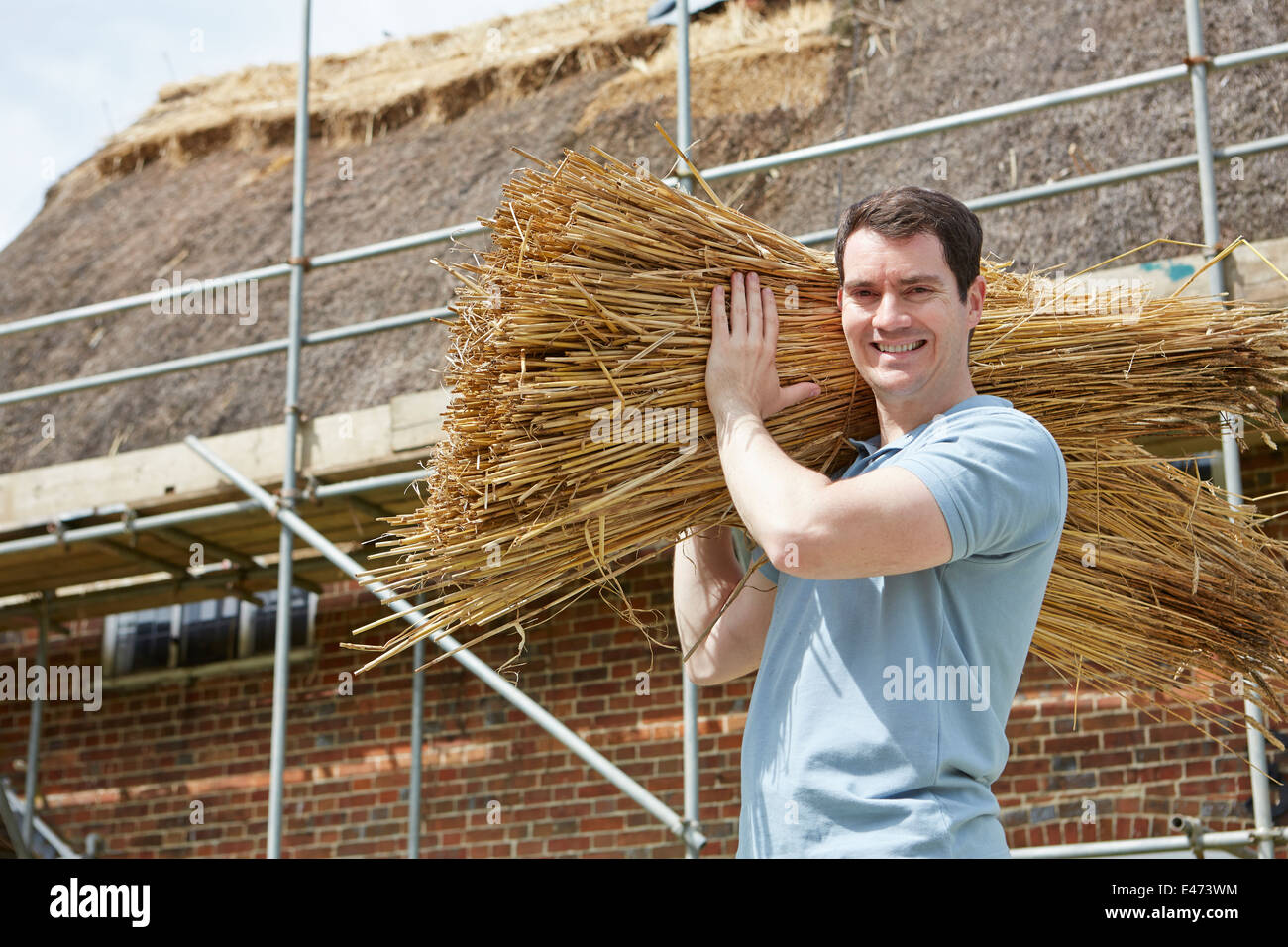 Roof thatch reed traditional hi-res stock photography and images - Alamy