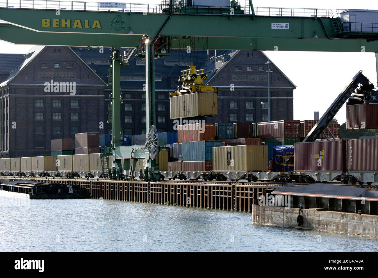 Container cargo handling hi-res stock photography and images - Alamy